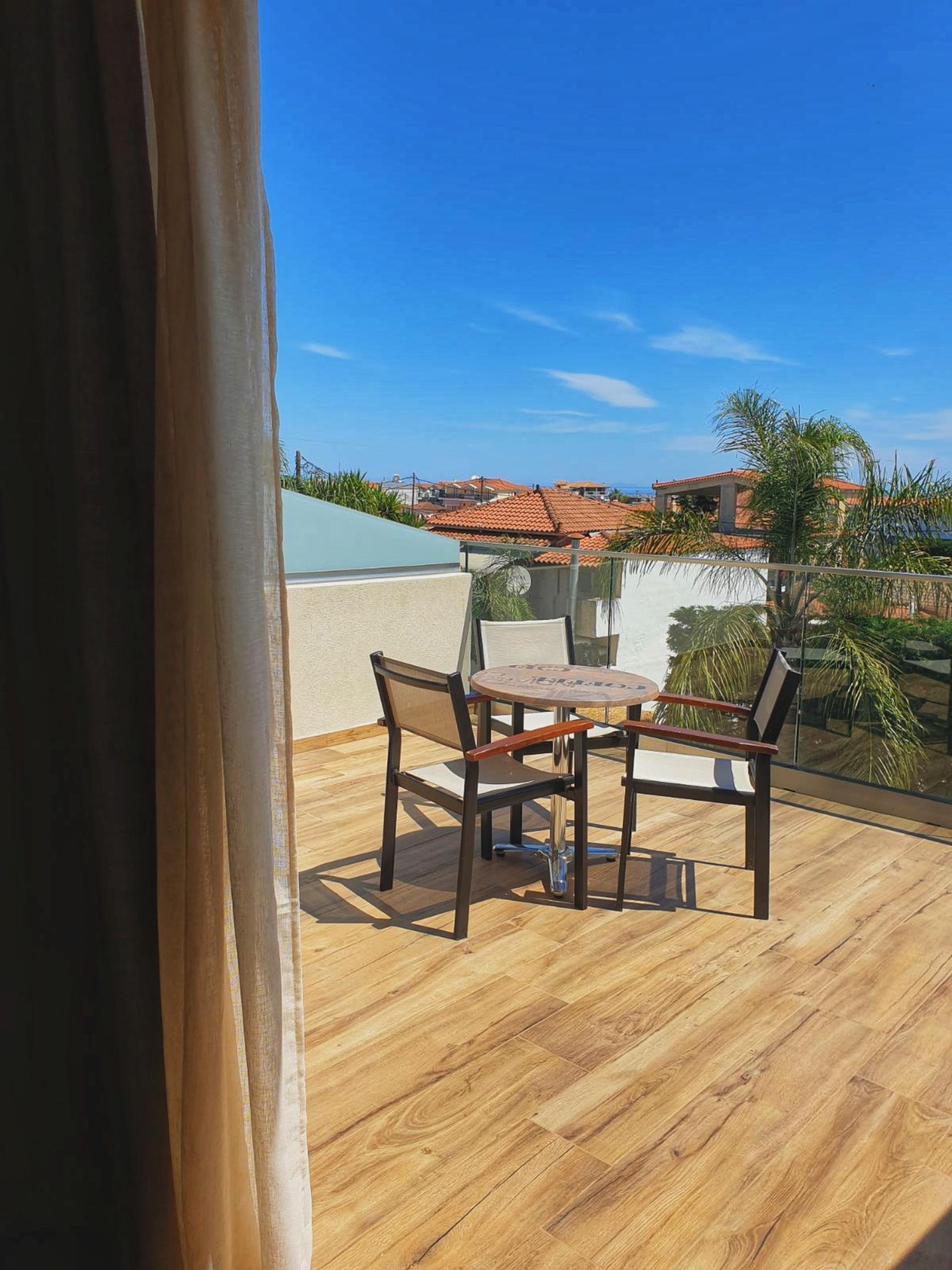 Superior Self-Catering Studios | Paradise Hotel and Bar